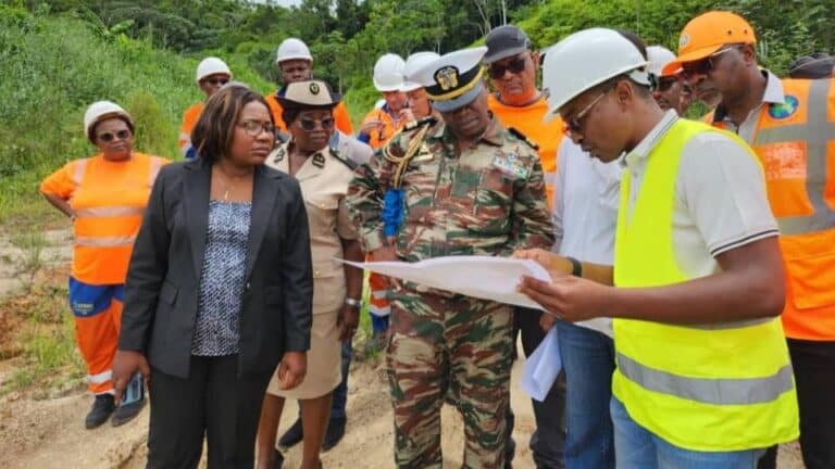 Gabon : Loïc Ndinga Moudouma en visite sur le site du projet de port ...