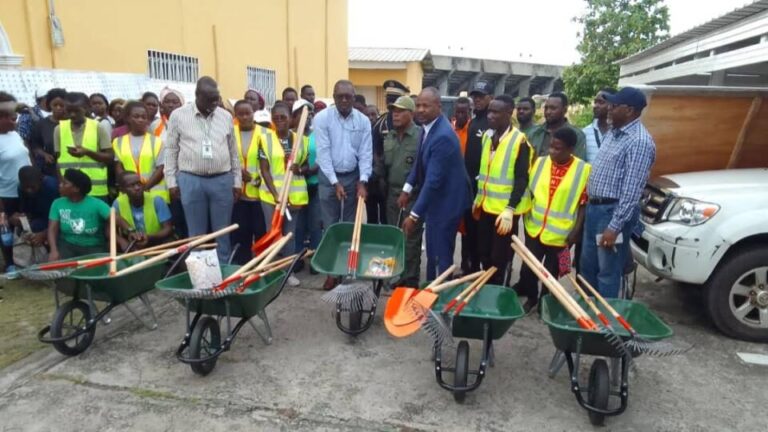 Port-Gentil : 100 jeunes recrutés pour l'initiative Mandji Ville Propre ...