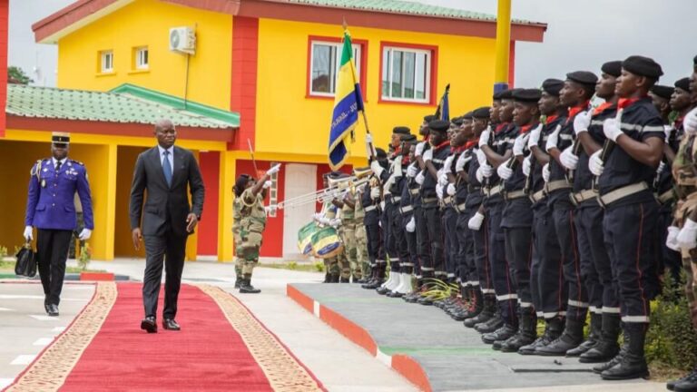 Owendo : Oligui Nguema inaugure la Cité rénovée des Sapeurs-Pompiers de ...