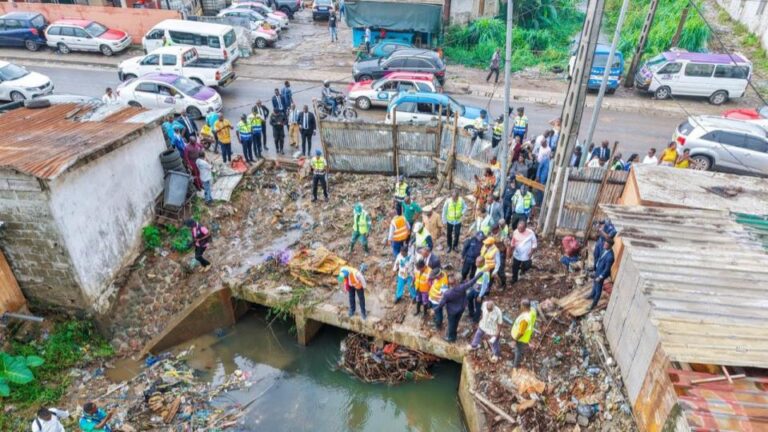 Libreville : le gouvernement sur le terrain à Belle Vue 2 après les ...